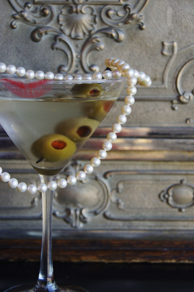 A Comprehensive Guide to Martinis – Spirit Sirens